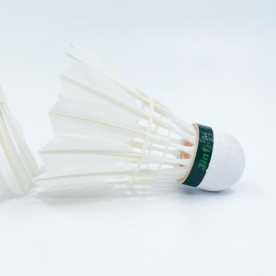 Cina Cheap 3in1 Type Wholesale Training Shuttlecock OEM Available Custom Natural Goose Feather Badminton Shuttlecock in vendita