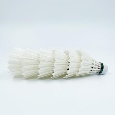 Cina Badminton Shuttles White Duck Feather Shuttlecocks 3in1 Shuttlecocks di badminton in vendita