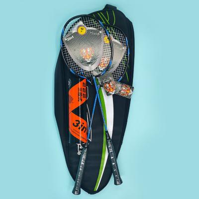 Cina Badminton Set Manufacture Directly Selling Badminton Set with Graphite Fiber Badminton Racket and 3in1 Shuttlecock in vendita
