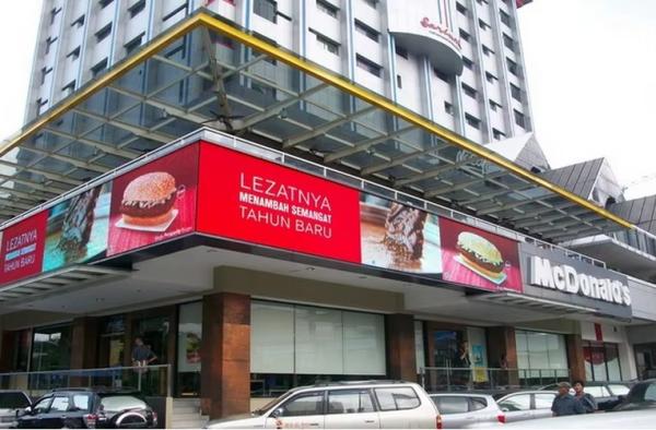 Quality P2.6 Outdoor Front Open LED Cabinet Screen Advertising LED Display LED Wall for sale