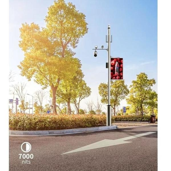 Quality P4 Outdoor Street Light Pole LED Display Standing Street LED Screen for sale