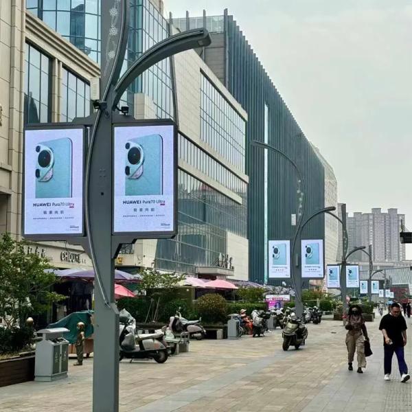 Quality Digital LED Smart Street Light Pole Advertisement Billboard Poles Screen for sale
