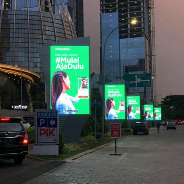 Quality Outdoor Street Light Pole LED Display for sale