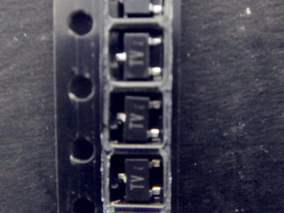 Cina Multiplexor dei circuiti integrati RTR030P02 di Digital & demoltiplicatori 3.3V 4x2: 1 Mux/Demux per lo scambio caldo Applic in vendita