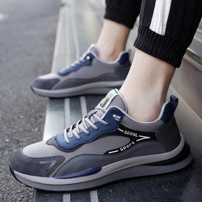 Cina Men Light Weight Sneakers Shoes Casual Sports Versatile Trendy Shoes Fatigue Resistant in vendita