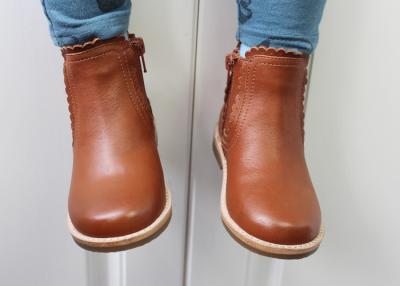 China Sapatas à moda das crianças do estilo do palhaço do couro envernizado à venda