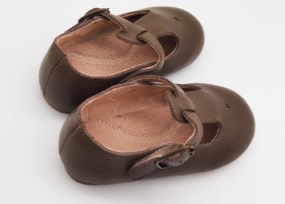 中国 Outsoleのゴム製 サイズ子供のための21-30のTの革紐の幼児の服靴 販売のため