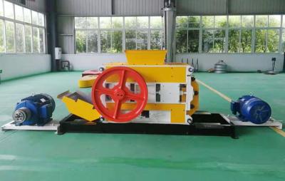 China Máquina de poupança de energia do triturador do rolo da velocidade de Clay Brick Production Line High à venda