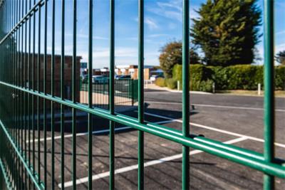 China Poederbedekte Twin Wire Mesh Fencing Manufactory en Gesweisd Draad hek Te koop