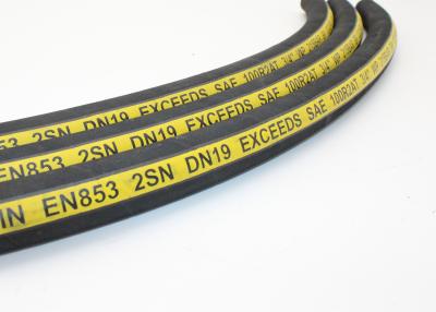 China SAE J517 100 R2AT 3/4“ 19MM de Hoge druk Hydraulische Slang van identiteitskaart 215 Bar Werkdruk Te koop