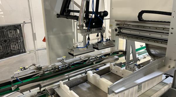 Quality Makeup Removal Wipes Automatic Case Packer PLC Control Robotic Case Packer 10 kW for sale