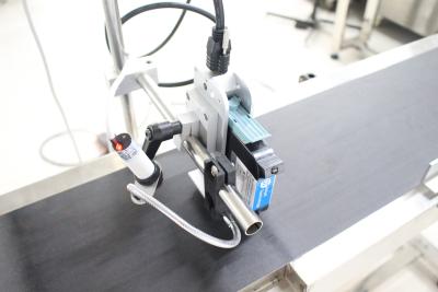 Cina Stampa senza sforzo del codice termico della data di scadenza con la stampante a getto d'inchiostro online LL-uv700 TIJ in vendita