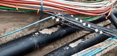 Cina Cable in fibra ottica multi-core a strato esterno torto FTTH MGTSV rinforzato a trazione in vendita
