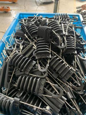 Cina Clampo di ancoraggio per cavi FTTH in fibra ottica di nylon per reti aeree in vendita