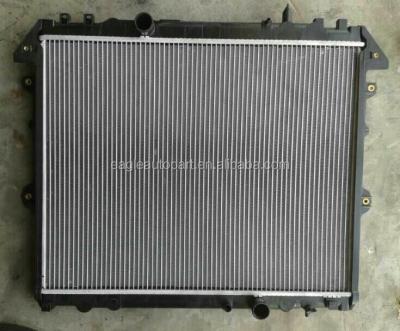 China 2.5 D-4D Engine Radiator 16400-OL250 for Toyota Hilux Innova Auto Te koop