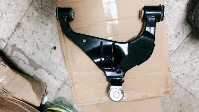 Cina Front Lower Arm Sub-Assembly for Toyota Hilux VIII Pick Up 48068-0K090 48069-0K090 in vendita