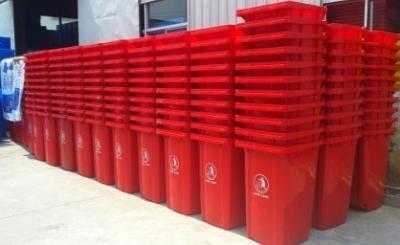 China Cubos de la basura plásticos calientes del HDPE 240l de la venta (gama: 100L-360L) en venta