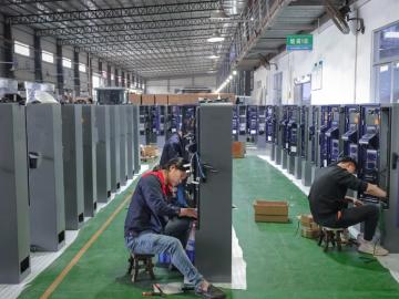 Parking Payment Station With 21.5 Inch High Brightness Touch Screen And Cash Coin Acceptor And Change Kiosk 42