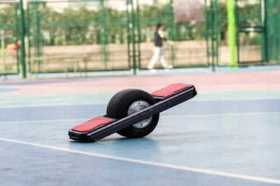 中国 輝きライトが付いているSGS 1000W 1の車輪の自己のバランスをとるスケートボード 販売のため