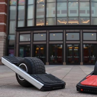 中国 1つの車輪板のバランスをとっている10.5Ah 700Wの自己18-25km 販売のため