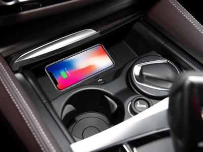 China OE-Fit  Car Wireless Charger with qi For BMW 5 Series with 3 coins fast chargers 10W in car chargers à venda