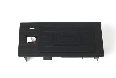 China OE-Fit  Car Wireless Charger with qi For BMW 7 Series with 3 coins fast chargers 10W in car chargers à venda