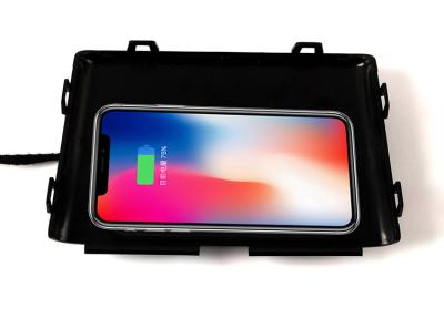 China OE-Fit Car Wireless Charger with qi For Volkswagen/ VW Tiguan fast chargers 10W in car chargers with 3 coils à venda