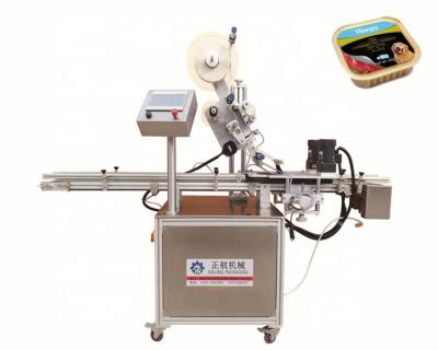 Cina Automatic Food Top Surface Labeling Machine For Conveyor Belt Cardboard Box Bag Pouch Airplane Sticker Labeling Machine in vendita