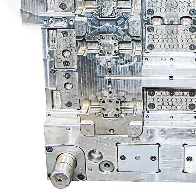 Cina Precision Mould Making Service with + / -0.1mm Tolerance in 10K~1000K Mold Life in vendita