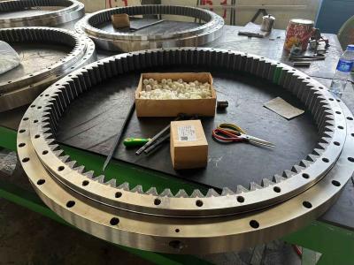 China 140109-00038 Slewing Bearing Slewing Ring Excavator DX340 SL340 Te koop