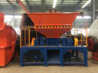 China Henan Ling Heng LHSSM-1500 Twin-Shaft Shredder Machine widely used in area of waste plastic, waste rubber, wood, crop for sale