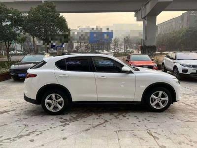中国 64Lタンク容量 アルファロメオ ステルヴィオ Q4 スポーツ SUV 状態良好 最高速度 230KM/h 販売のため