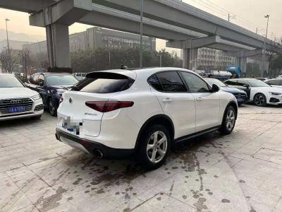 中国 64Lタンク容量 アルファロメオ ステルヴィオ Q4 スポーツ SUV 状態良好 最高速度 230KM/h 販売のため