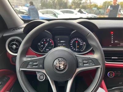 中国 64Lタンク容量 アルファロメオ ステルヴィオ Q4 スポーツ SUV 状態良好 最高速度 230KM/h 販売のため