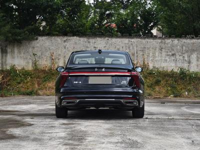 Cina Elegante 2023 Red Flag h5 1.5T DCT 4 porte 5 posti auto con pneumatici R17 e fari a LED in vendita