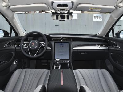 Cina Elegante 2023 Red Flag h5 1.5T DCT 4 porte 5 posti auto con pneumatici R17 e fari a LED in vendita
