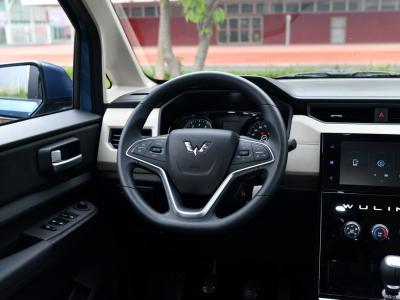 Cina 2019 Wuling Rongguang 1.5T SUV a 7 posti manuale con coppia massima Nm di 200-300Nm in vendita