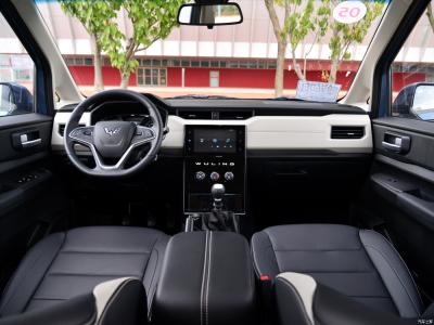 Cina 2019 Wuling Rongguang 1.5T SUV a 7 posti manuale con coppia massima Nm di 200-300Nm in vendita