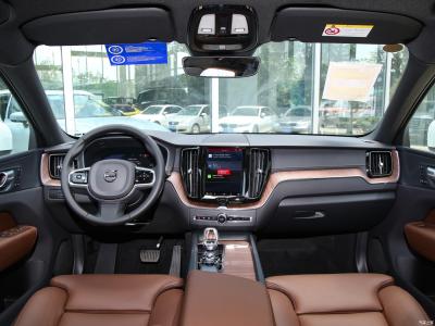China 2024 Volvo XC60 B5 48V Light Hybrid 4WD Luxury Mid-Size SUV with 5 Seats and 6 Airbags for sale