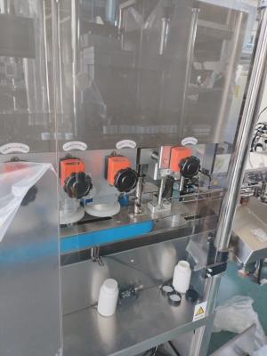 China QuickSeal Automatic Screw Capping Machine 180 Bottles/Min 50Hz Frequency for sale