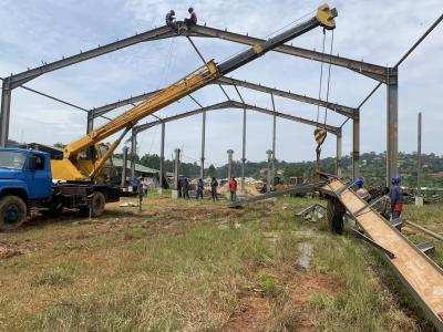 China Steel Structure E-Commerce Warehouse Prefab with Modern Design 121+mph Wind Resistance for Logistics Sorting for sale