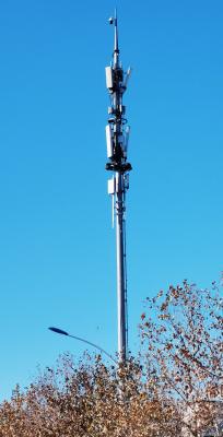 China Torre de comunicación de un solo tubo de instalación simple con soporte de antena en venta