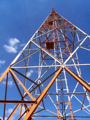 Cina Q235 galvanizzati inclinano l'attrezzatura radiofonica di telediffusione delle gambe mobili d'acciaio della torre cellulare 4 in vendita
