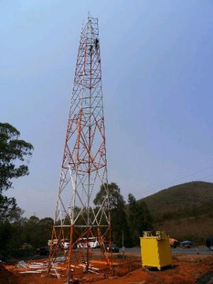 Cina 30m torre d'acciaio della grata delle 3 della gamba 4 della gamba 5G di Internet Telecomunicazioni di WIFI autosufficiente in vendita