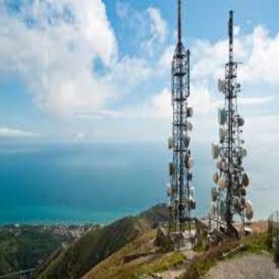 China 3 angulares torre de antena de aço galvanizada equipada com pernas 10-80m da tevê de uma comunicação à venda
