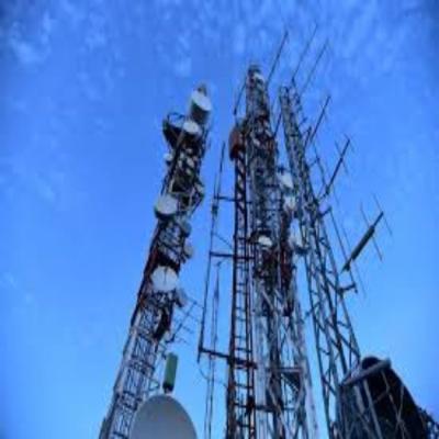Cina ISO9001 ha galvanizzato la torre d'acciaio della telecomunicazione angolare di 4 gambe con l'arresto di caduta in vendita