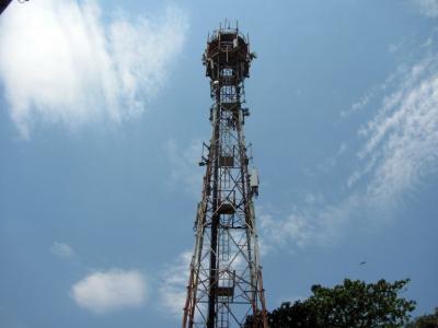 China ISO9001 de hete Onderdompeling galvaniseerde Monopole Toren van het Hoekstaal Te koop