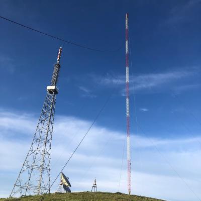 China Autossuficiente torre de comunicação 3 tubular equipada com pernas à venda