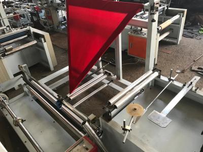 Cina PP/PE/OPP/BOPP plastic film triangle folding rewinding  side sealing machine in vendita