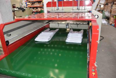 Cina Two lines hot cutting Plastic bag making machine Price shopping bag machine in vendita